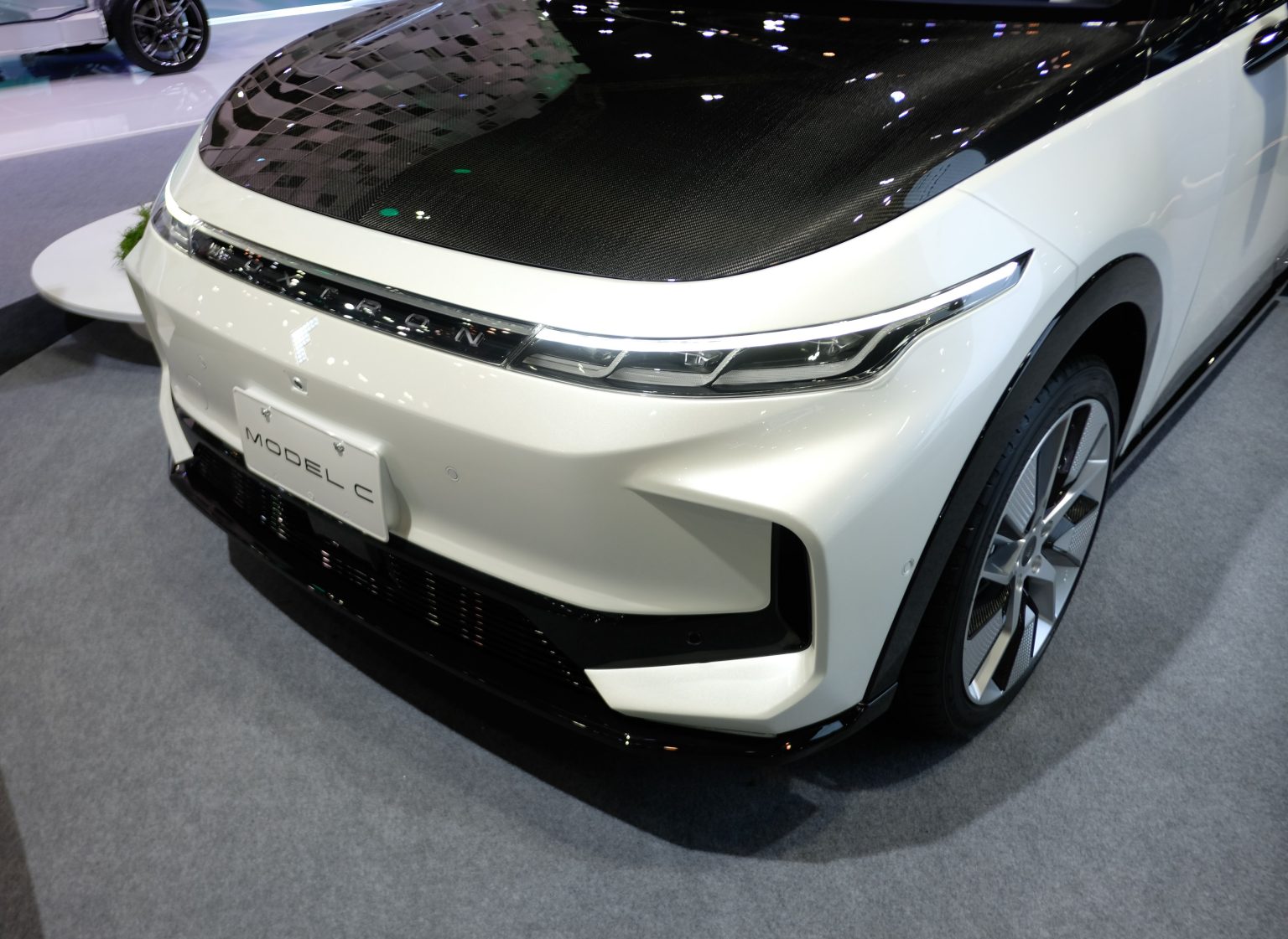 โชว์ในงาน มอเตอร์โชว์ 2022 Foxconn Model C SUV ไฟฟ้า 700 กม./ชาร์จ - รถ ...