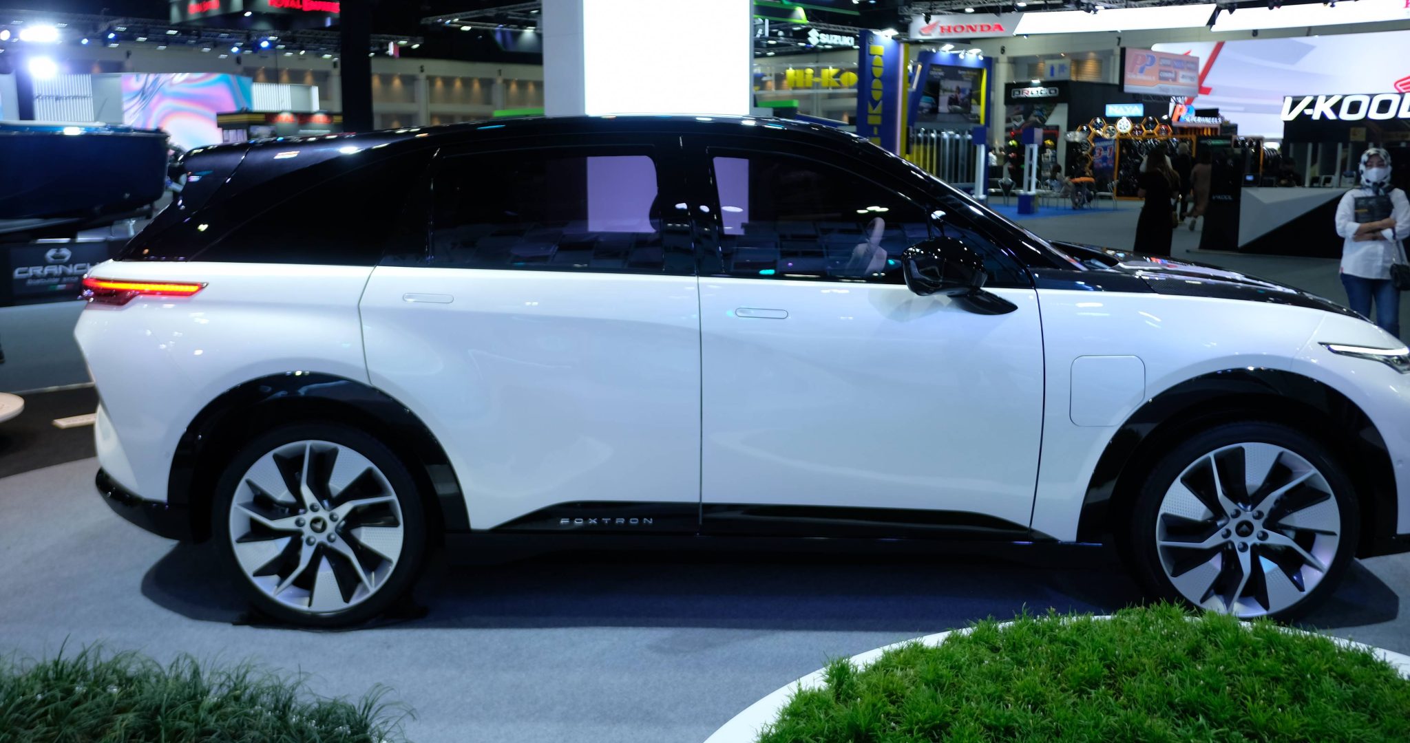 โชว์ในงาน มอเตอร์โชว์ 2022 Foxconn Model C SUV ไฟฟ้า 700 กม./ชาร์จ - รถ ...