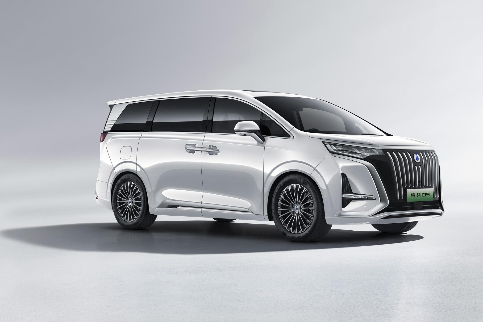 ยอดจองสะสม 50,000 คัน Denza D9 ปลั๊กอินไฮบริด และ ไฟฟ้า ในจีน ราคา 1.61 - 2.25 ล้านบาท - รถใหม่ ...