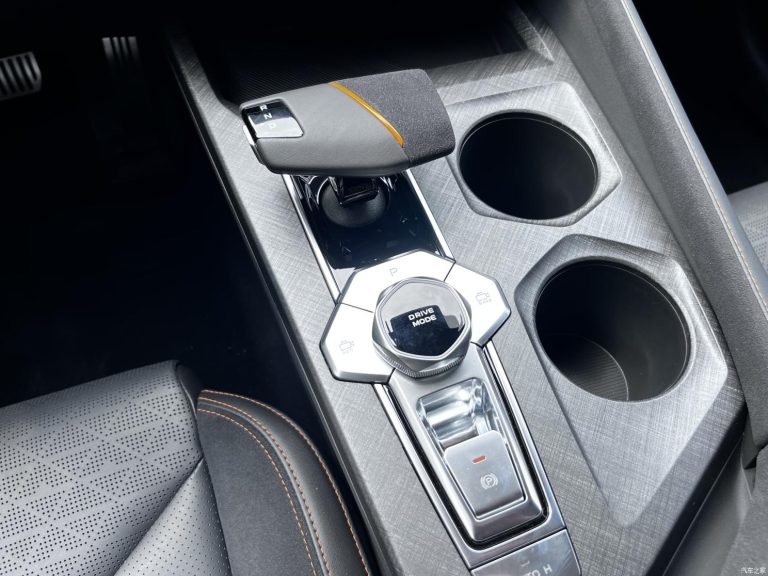 Changan UNI-V 2.0T ตัวแรง 233 แรงม้า เริ่ม 687,000 - 740,000 บาท ในจีน - รถใหม่วันนี้ ข่าวรถยนต์ ...