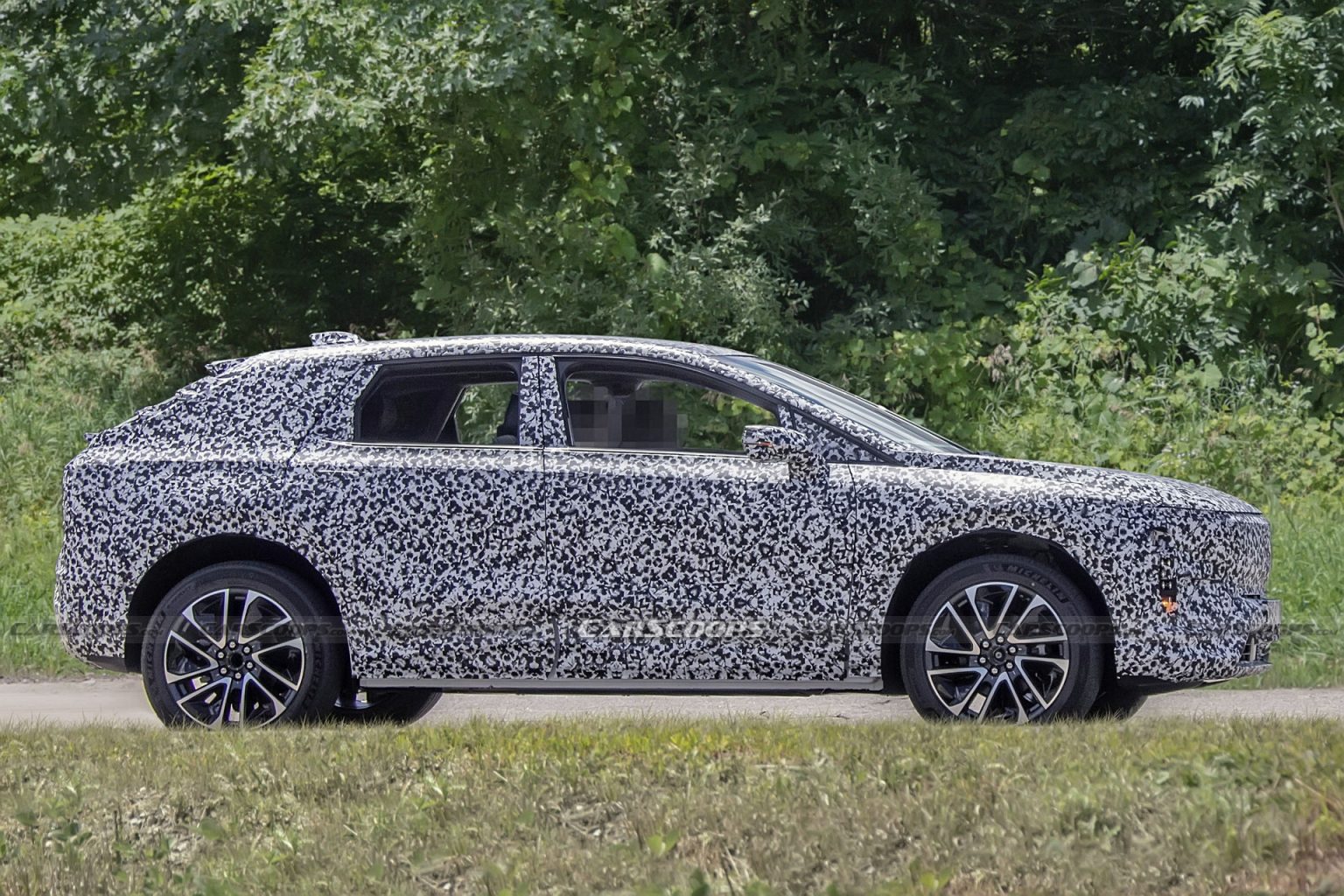 Cadillac Compact EV Crossover ไฟฟ้าใหม่ ก่อนเปิดตัวในสหรัฐฯ - รถใหม่ ...