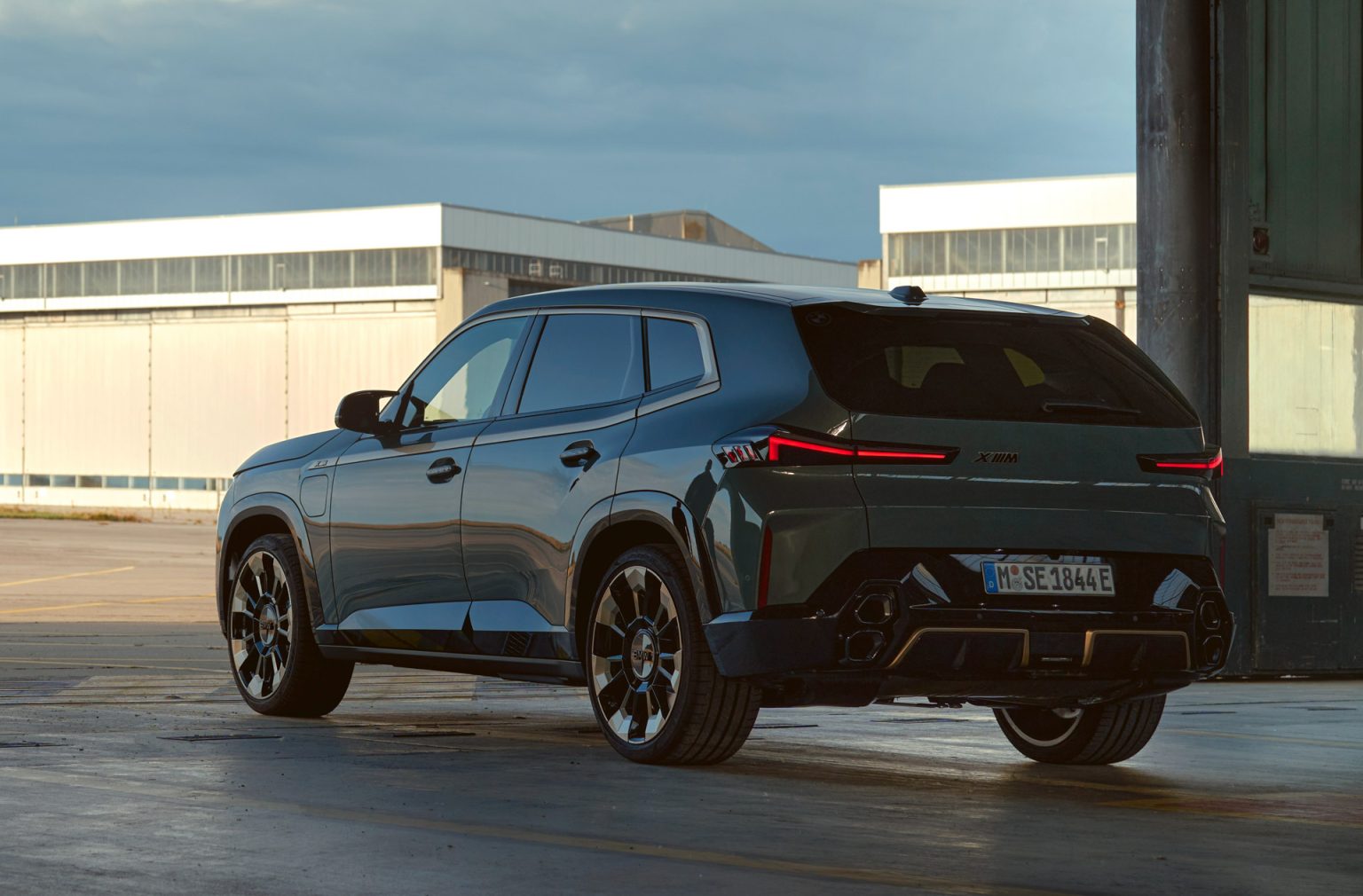 เพิ่ม 4 สีตัวถัง BMW XM ปลั๊กอินไฮบริด 4.4T V8 644 แรงม้า วิ่งได้ 88 กม. WLTP - รถใหม่วันนี้ ...