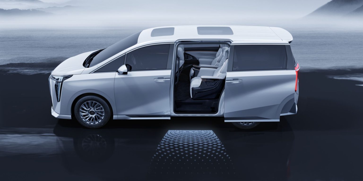 GAC Trumpchi M8 Master MPV 7 ที่นั่งราคาจีน 1.37 ล้านบาท 2.0T ไฮบริด ...