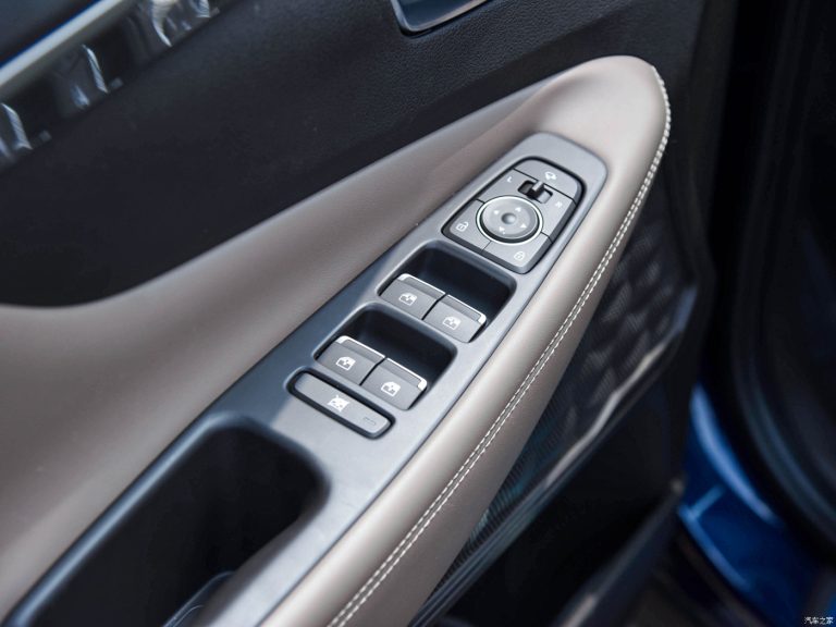 Hyundai Santa fe MPV 2.0T 226 แรงม้า ราคา 1.01 - 1.35 ล้านบาทในจีน