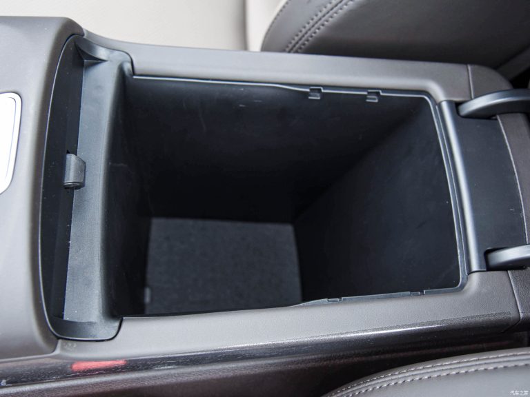 Hyundai Santa fe MPV 2.0T 226 แรงม้า ราคา 1.01 - 1.35 ล้านบาทในจีน