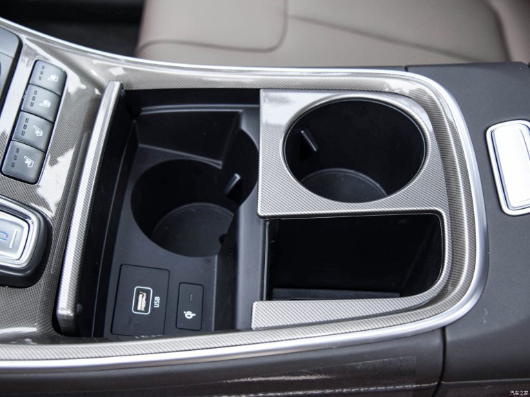 Hyundai Santa fe MPV 2.0T 226 แรงม้า ราคา 1.01 - 1.35 ล้านบาทในจีน