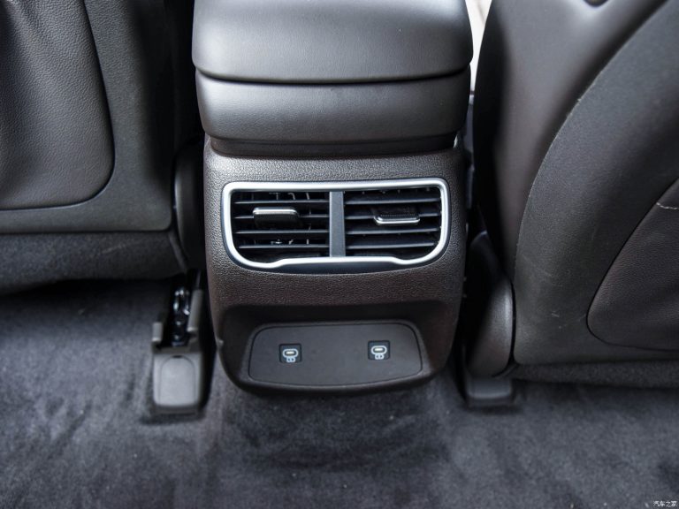 Hyundai Santa fe MPV 2.0T 226 แรงม้า ราคา 1.01 - 1.35 ล้านบาทในจีน