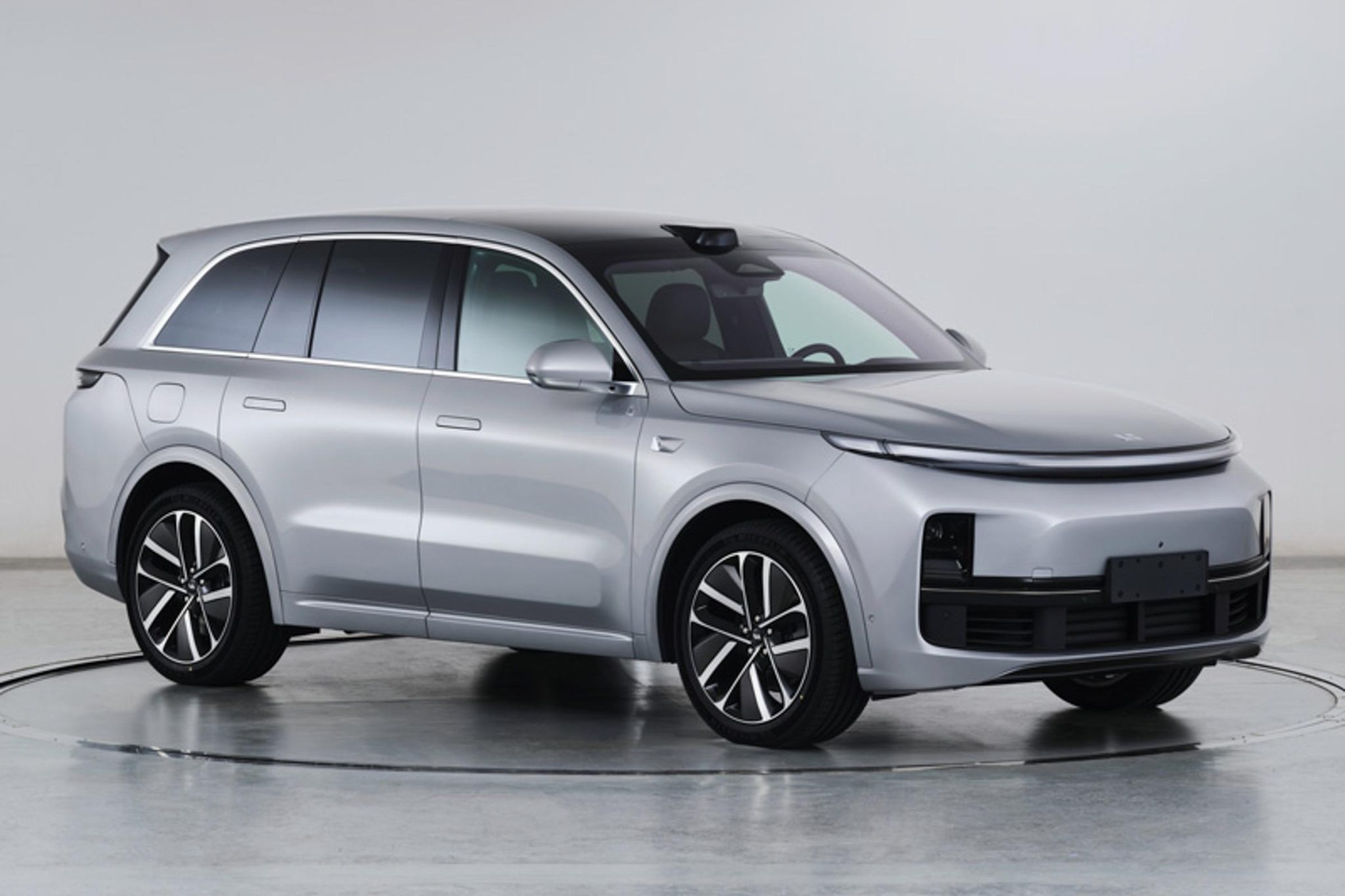 เปิดตัว Li L8 SUV ปลั๊กอินไฮบริด วิ่งไฟฟ้า 210 กม. CLTC ราคา 1.68 - 1. ...