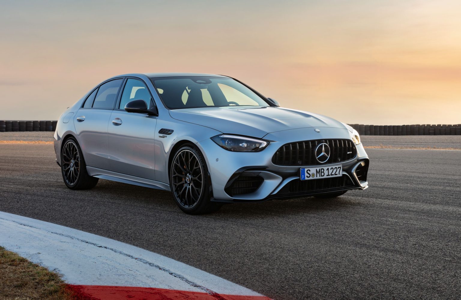 เปิดตัว Mercedes-AMG C 63 S E Performance ปลั๊กอินไฮบริดตัวแรง 680 ...