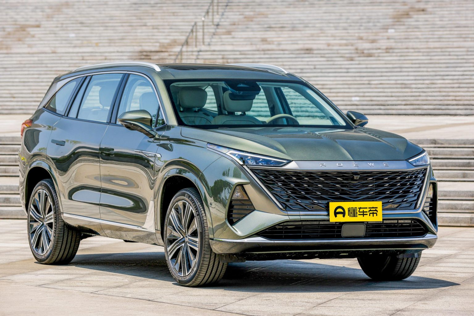 เปิดราคาในจีน 992,000 บาท Roewe RX9 SUV 2.0T 234 แรงม้า ใหม่