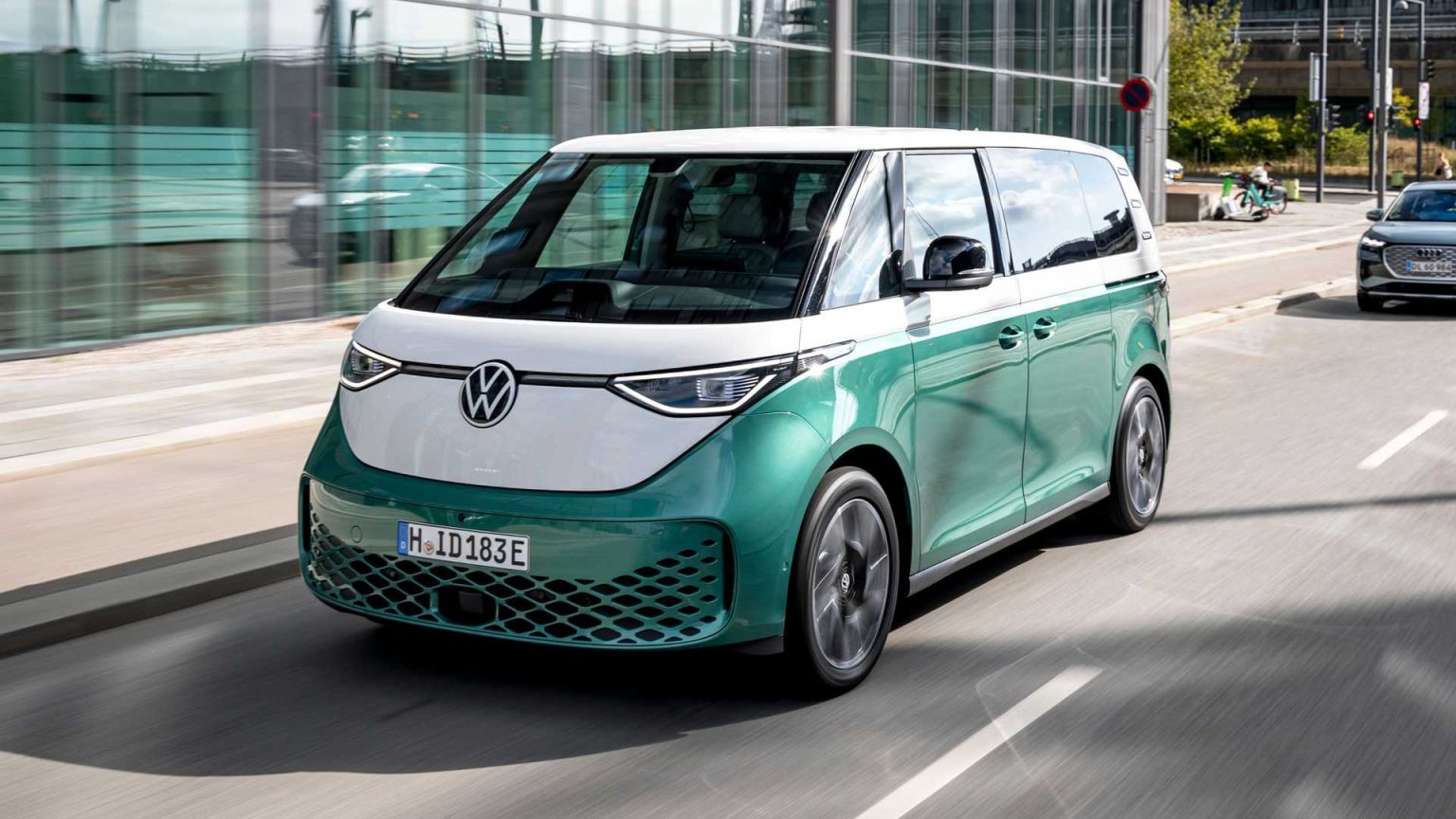 VW Buzz GTX รถตู้ไฟฟ้าตัวแรง มอเตอร์คู่ 335 แรงม้า ก่อนเปิดตัวในยุโรป ...