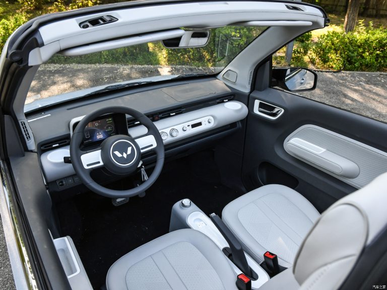 เปิดราคา 532,000 บาทในจีน Wuling Hongguang MINIEV เปิดประทุน 40 แรงม้า