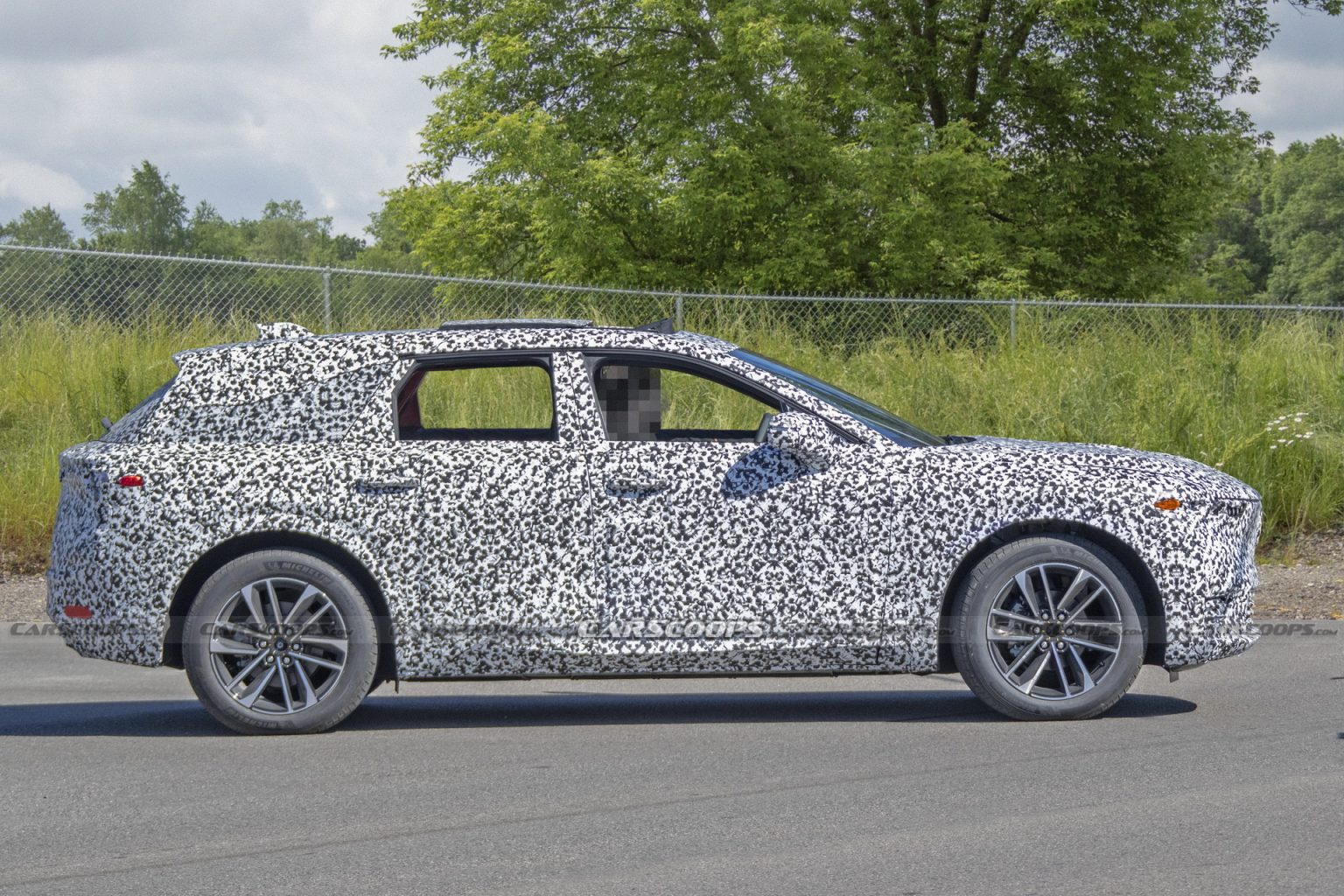 ทดสอบวิ่ง Acura ZDX Electric SUV ไฟฟ้าก่อนเปิดตัวในสหรัฐฯ ปีหน้า - รถ ...