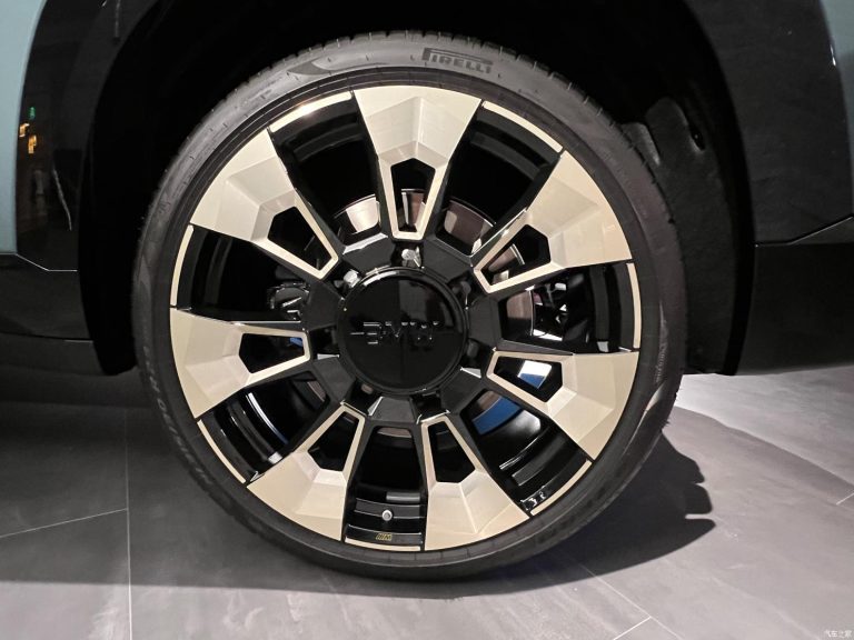 เพิ่ม 4 สีตัวถัง BMW XM ปลั๊กอินไฮบริด 4.4T V8 644 แรงม้า วิ่งได้ 88 กม. WLTP - รถใหม่วันนี้ ...