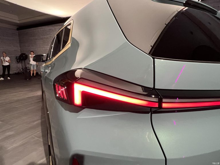 เพิ่ม 4 สีตัวถัง BMW XM ปลั๊กอินไฮบริด 4.4T V8 644 แรงม้า วิ่งได้ 88 กม. WLTP - รถใหม่วันนี้ ...