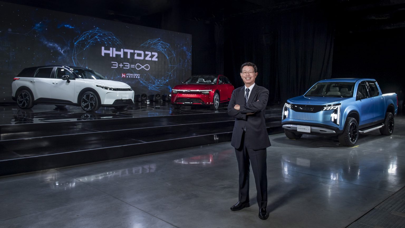 รวมภาพ-ข้อมูล Foxconn Model V กระบะไฟฟ้า 420 กม./ชาร์จ ขนาดใกล้ๆ HILUX ...