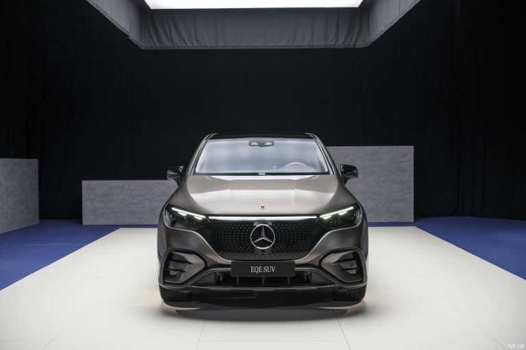 เปิดตัว Mercedes EQE SUV EV ไฟฟ้า 590 กม./ชาร์จ WLTP เปิดตัวในปารีส ...