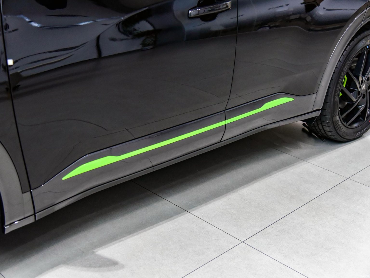 รวมภาพคันจริง Nezha U Pro U-II สีดำ-เขียวแต่งพิเศษ ราคา 688,000 บาท ใน ...