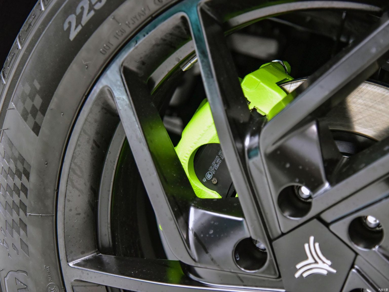 รวมภาพคันจริง Nezha U Pro U-II สีดำ-เขียวแต่งพิเศษ ราคา 688,000 บาท ใน ...