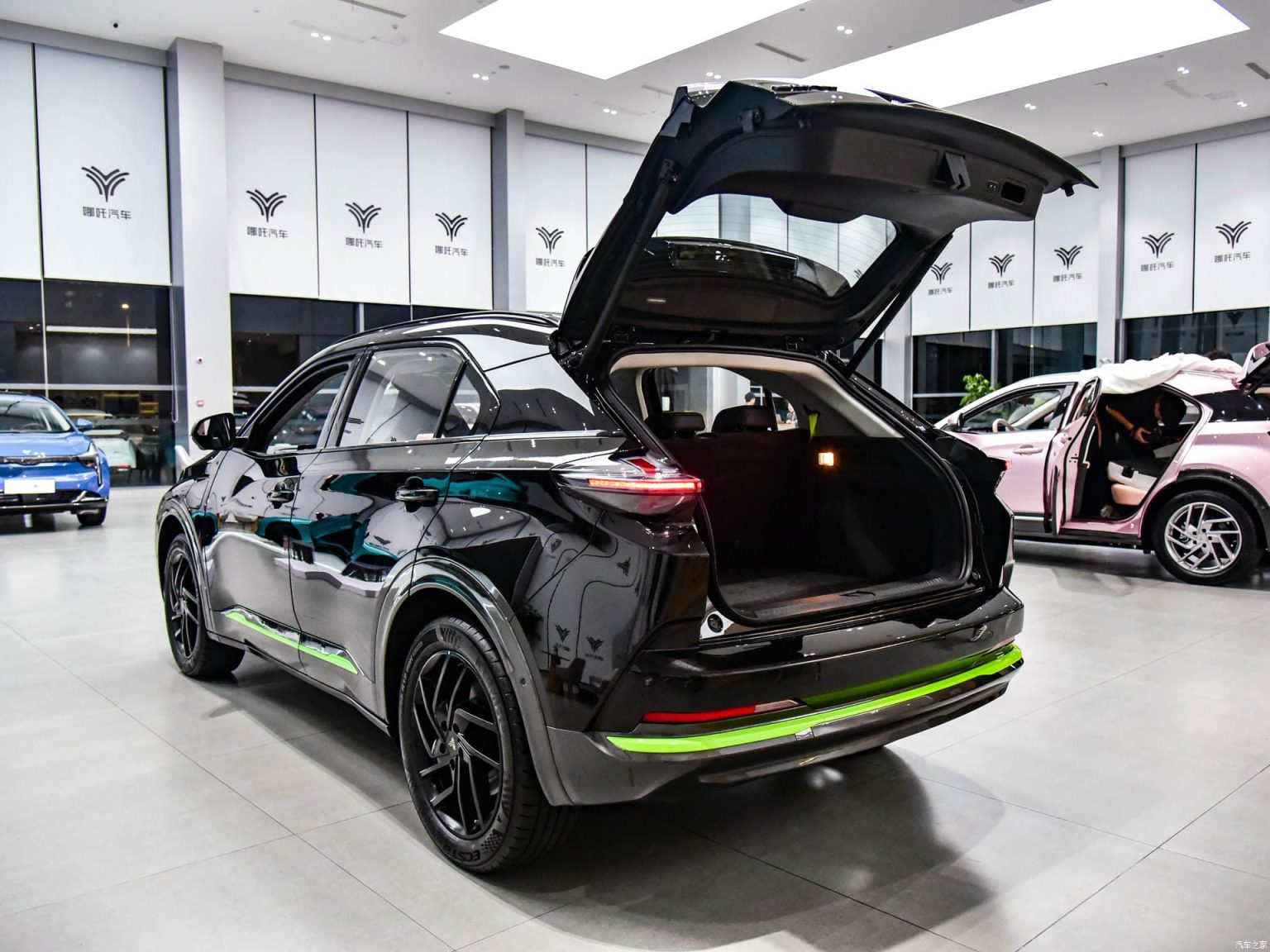 รวมภาพคันจริง Nezha U Pro U-II สีดำ-เขียวแต่งพิเศษ ราคา 688,000 บาท ใน ...