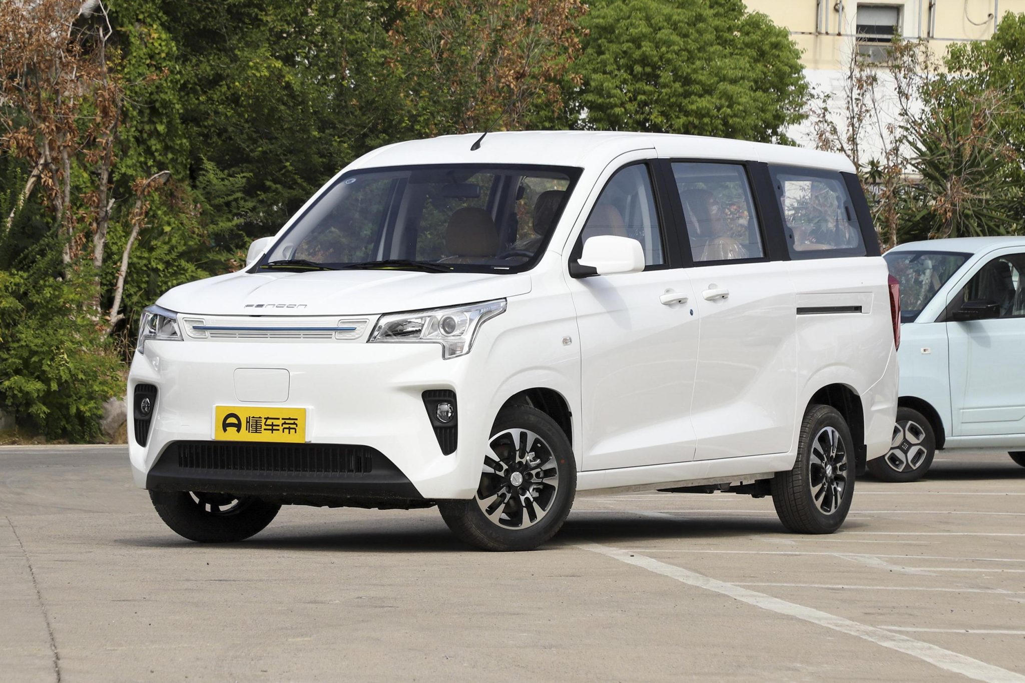 Dongfeng Fengguang E380 MPV ไฟฟ้า 310 กม./ชาร์จ 8 ที่นั่งราคา 749,000 - 827,000 บาทในจีน - รถ ...