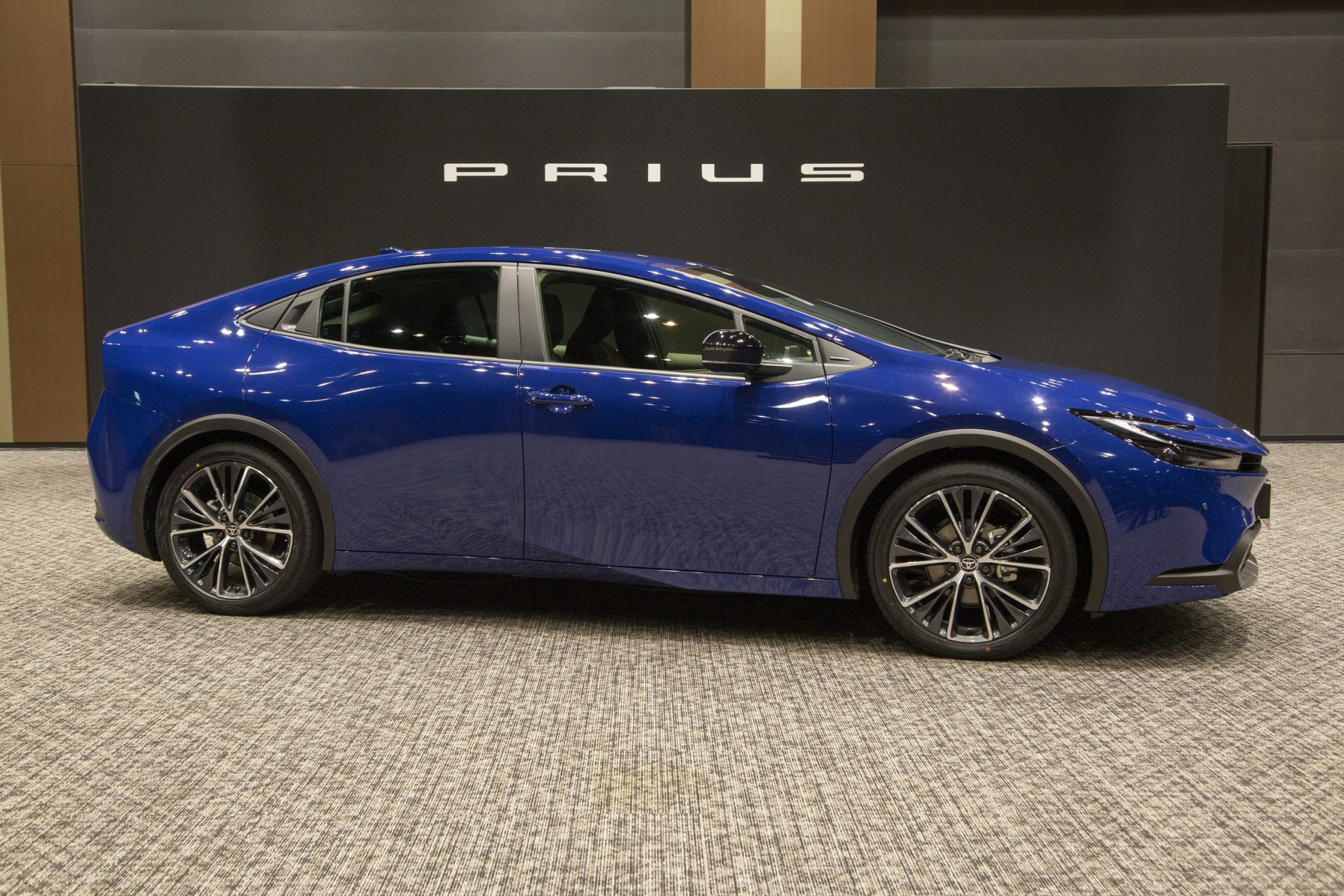 เปิดราคา 948,000 - 1,239,000 บาทในสหรัฐฯ All-New Toyota Prius ใหม่ ...