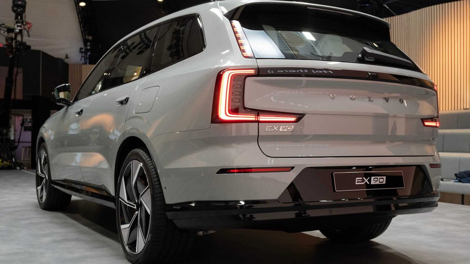 VOLVO เลื่อนการผลิต EX90 SUV EV เริ่มกลางปี 2024 เนื่องจากการทดสอบ ...