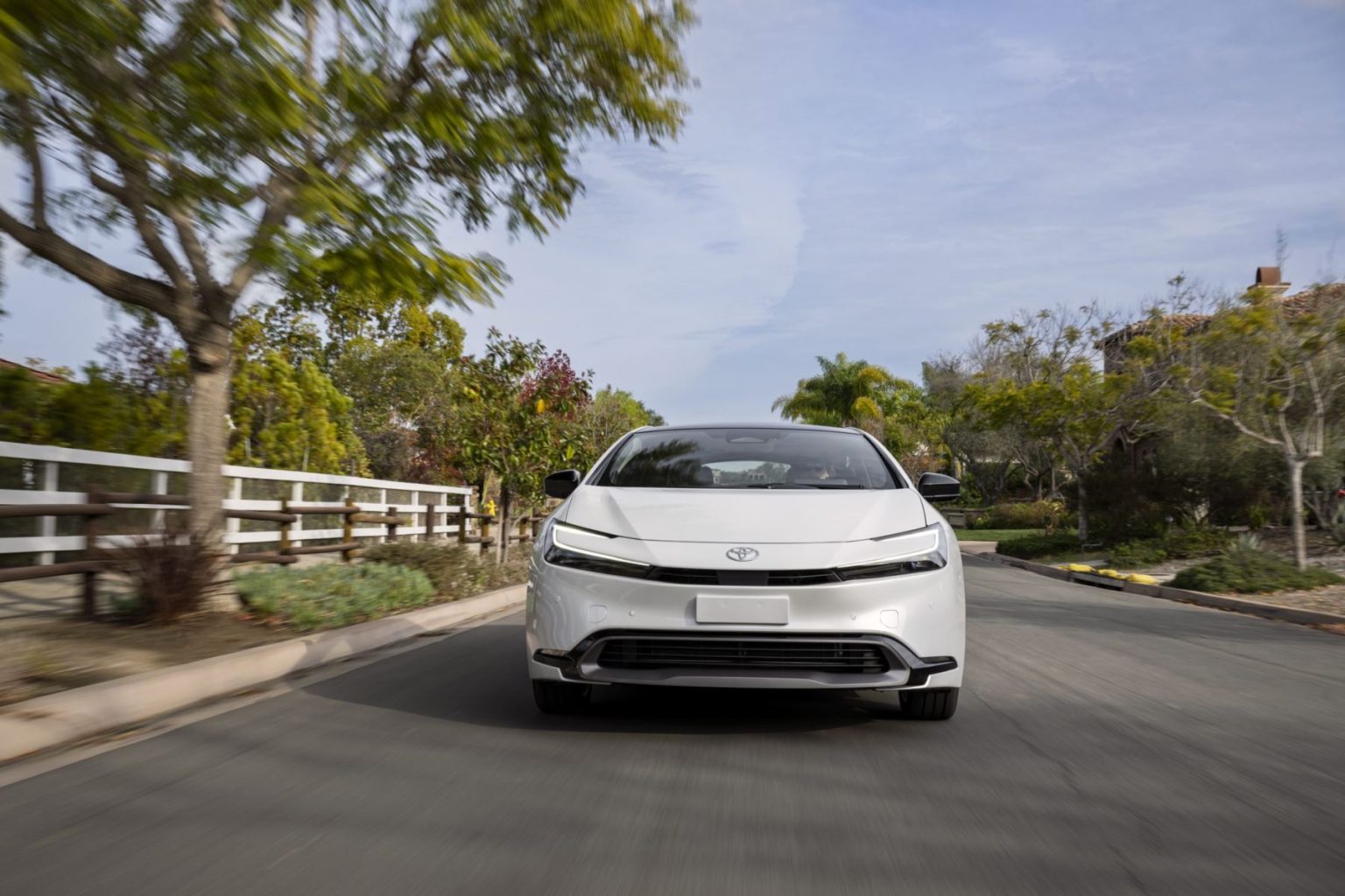 เปิดราคา 948,000 - 1,239,000 บาทในสหรัฐฯ All-New Toyota Prius ใหม่ ...