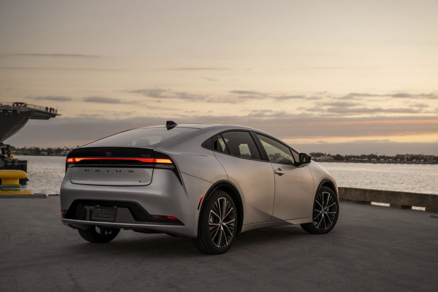 เปิดราคา 948,000 - 1,239,000 บาทในสหรัฐฯ All-New Toyota Prius ใหม่ ...