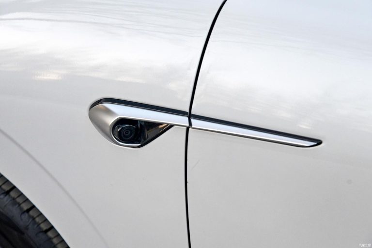 Lantu Chasing Light มอเตอร์ไฟฟ้าคู่ 502 แรงม้า 730 กม./ชาร์จ ในจีน ราคา ...