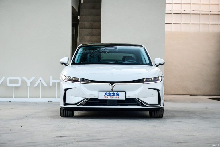 Lantu Chasing Light มอเตอร์ไฟฟ้าคู่ 502 แรงม้า 730 กม./ชาร์จ ในจีน ราคา ...