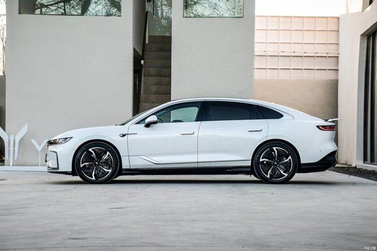 Lantu Chasing Light มอเตอร์ไฟฟ้าคู่ 502 แรงม้า 730 กม./ชาร์จ ในจีน ราคา ...