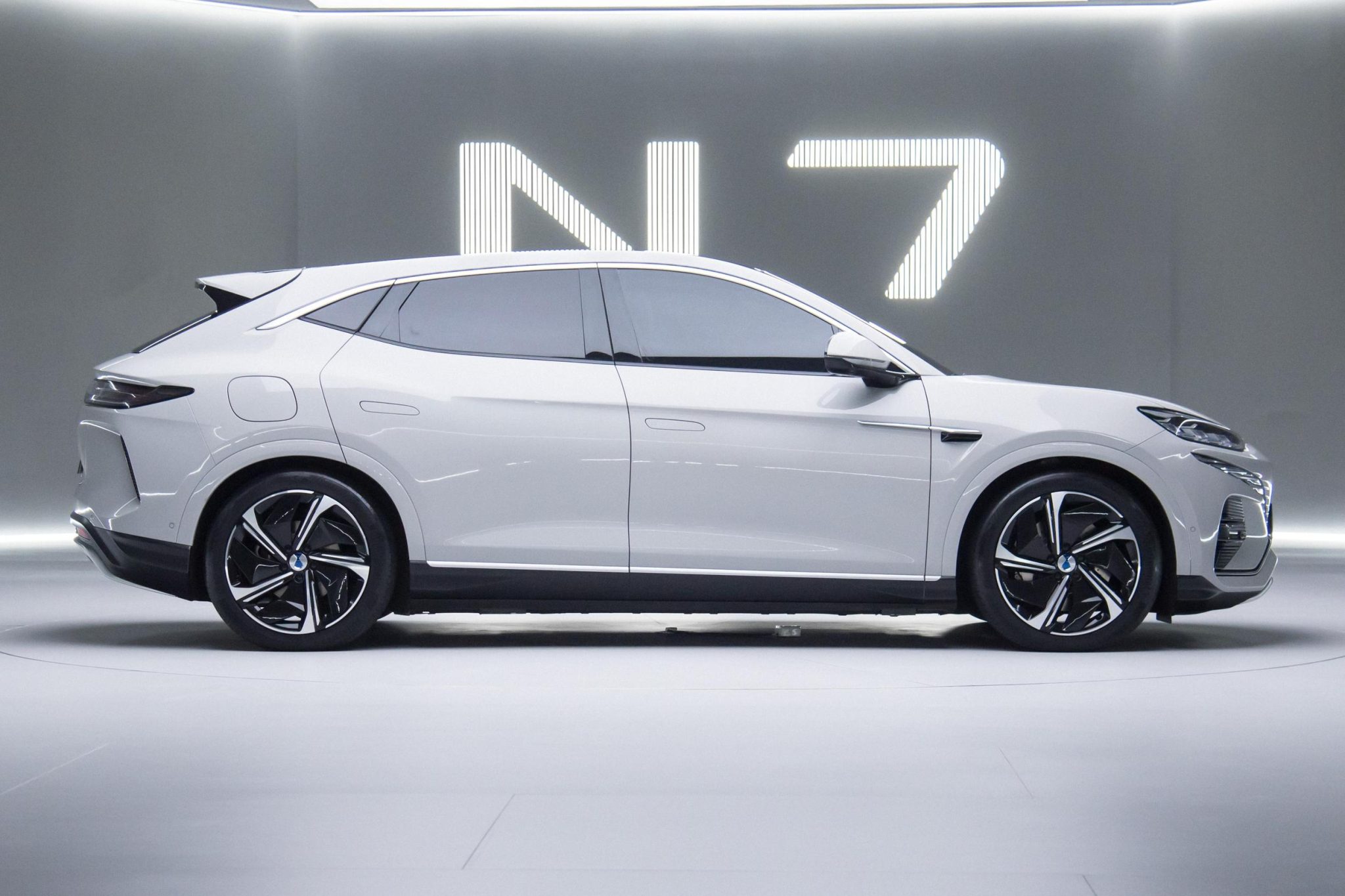 ยอดจองกว่า 20,000 คัน DENZA N7 EV เปิดขายจีน 1.45 - 1.83 ล้านบาท 630 - 702 กม./ชาร์จ CLTC - รถ ...