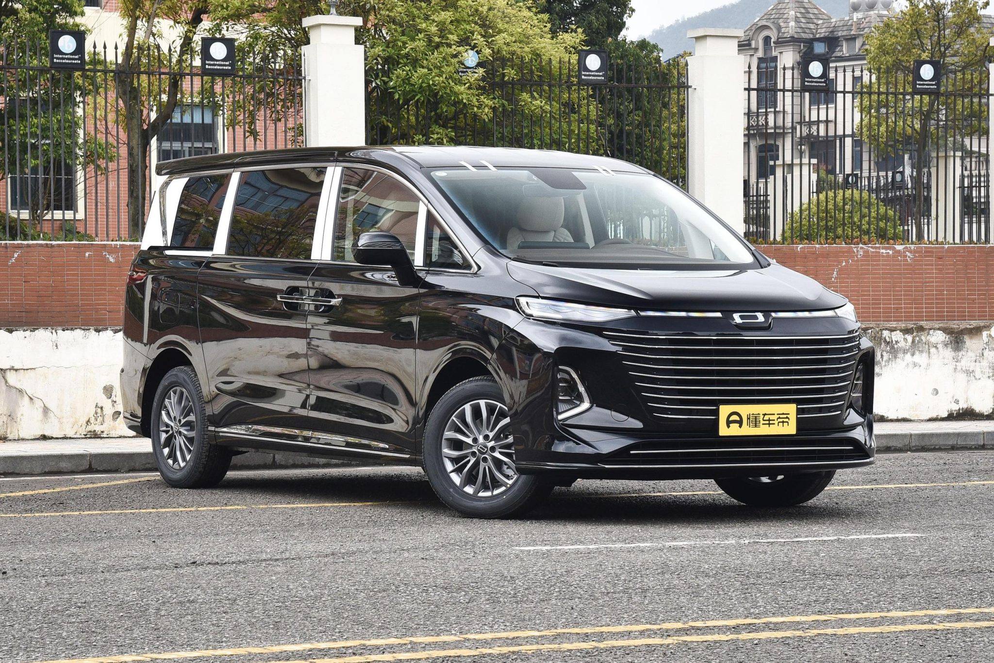 FAW Besturn M9 MPV 2.0T ไฮบริด 252 แรงม้า ในจีน ราคา 1.16 ล้านบาท - รถใหม่วันนี้ ข่าวรถยนต์ EV ...