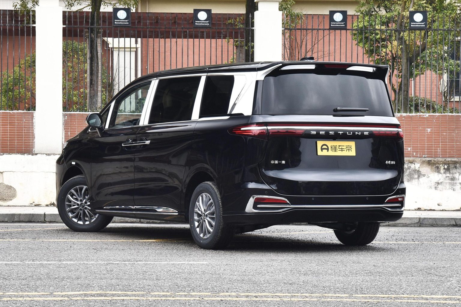 FAW Besturn M9 MPV 2.0T ไฮบริด 252 แรงม้า ในจีน ราคา 1.16 ล้านบาท - รถใหม่วันนี้ ข่าวรถยนต์ EV ...