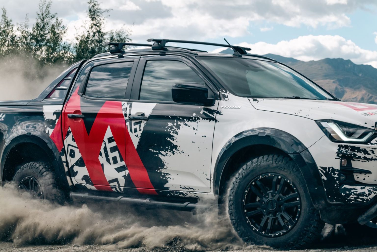 Isuzu V-Cross 4x4 Master Of All Roads พร้อมท้าทาย บนเส้นทางอันตราย ...