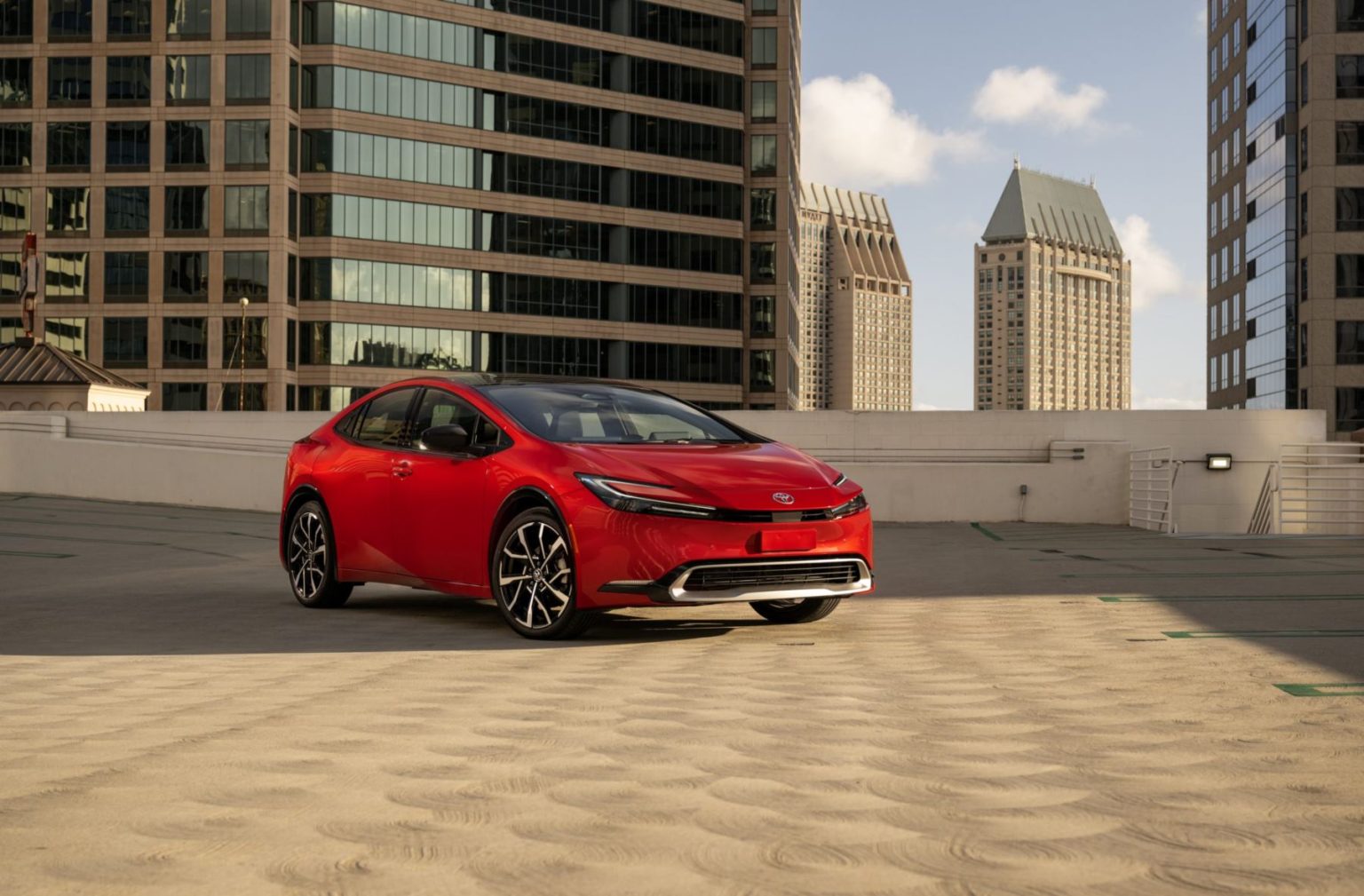 ได้รางวัลรถยนต์ยอดเยี่ยมแห่งปีในสหรัฐฯ 2024 Toyota Prius & Prius Prime ...