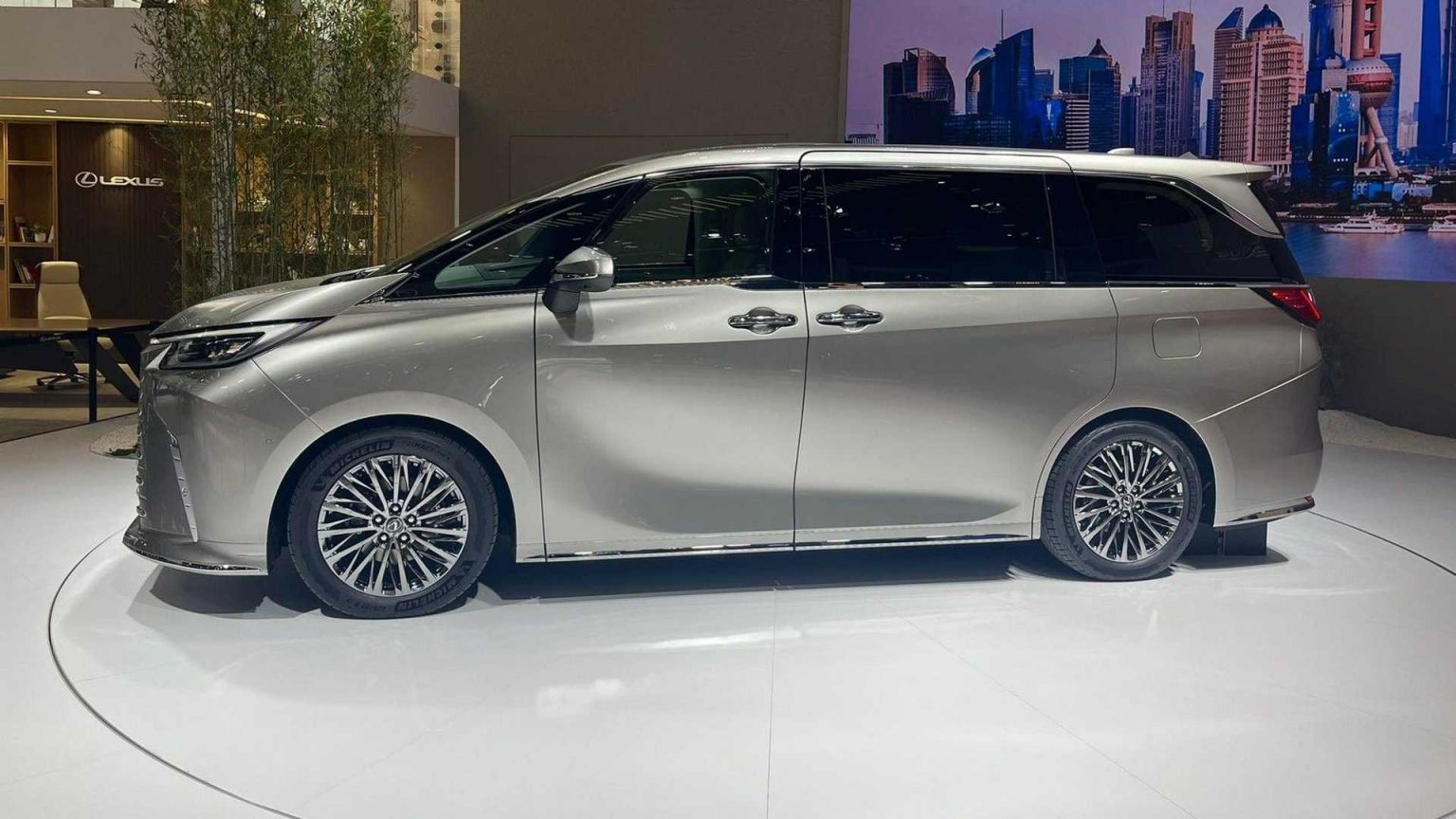All-NEW LEXUS LM เจนที่ 2 ราคาเริ่มในจีน 6.62 ล้านบาท 2.5 HYBRID ตัวถัง ...