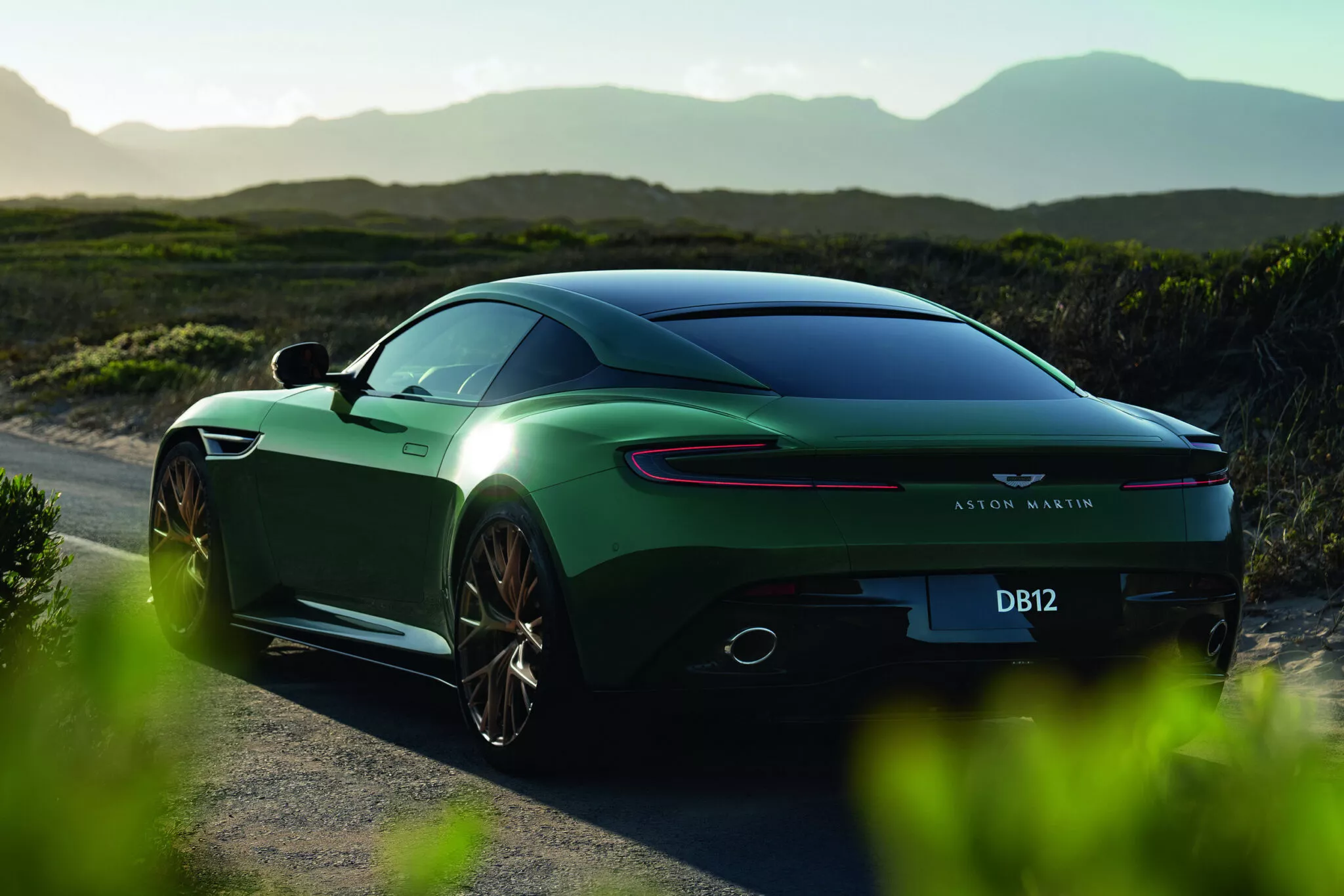 Aston Martin DB12 AMG V8 671 