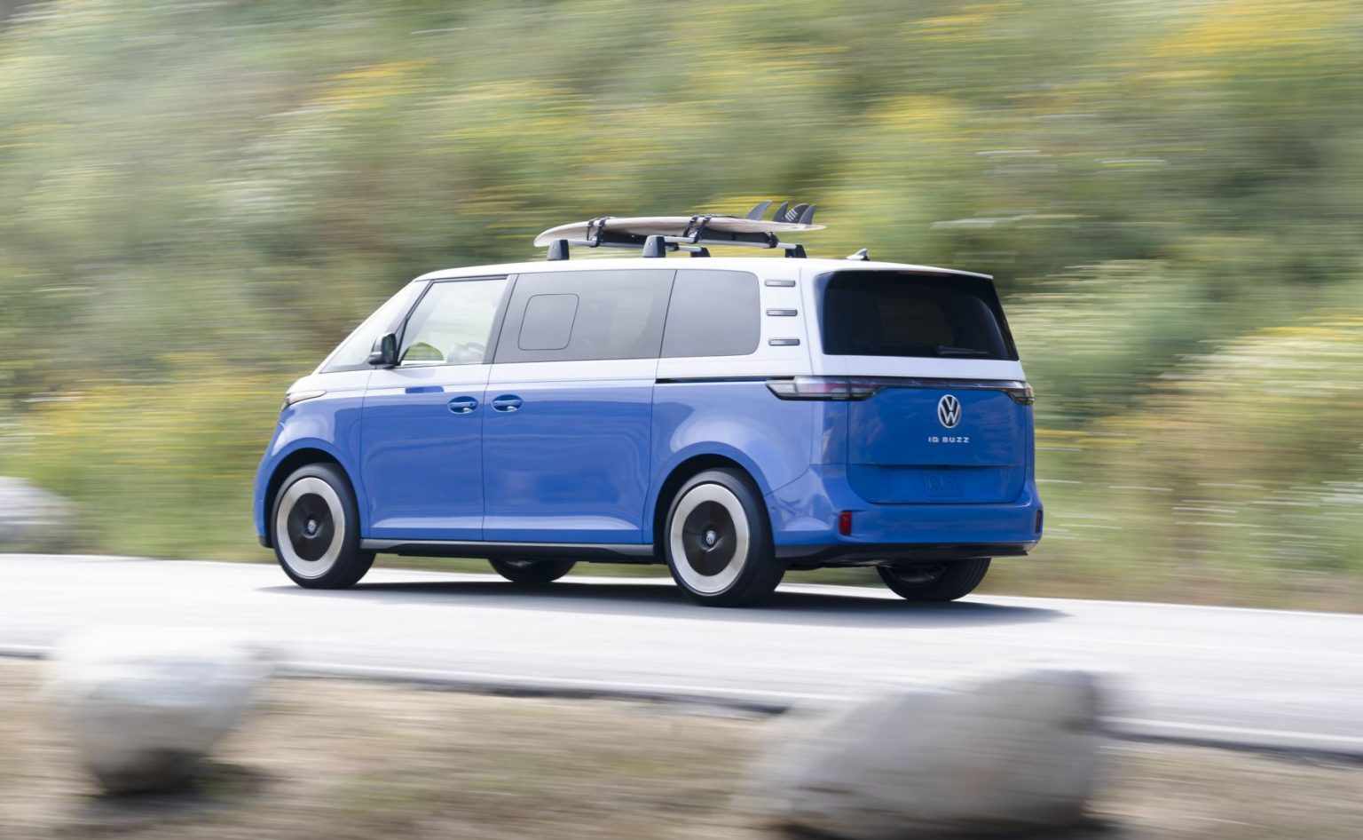 VW ID Buzz LWB รุ่นฐานล้อยาวพิเศษ ก่อนเปิดตัวในสหรัฐฯ ปี 2024 แบตเตอรี่ ...