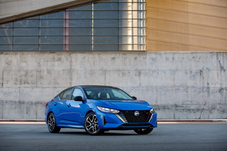 Nissan Sentra SR Facelift ปรับปรุงใหม่ ในสหรัฐฯ 2.0L 151 แรงม้า - รถ ...