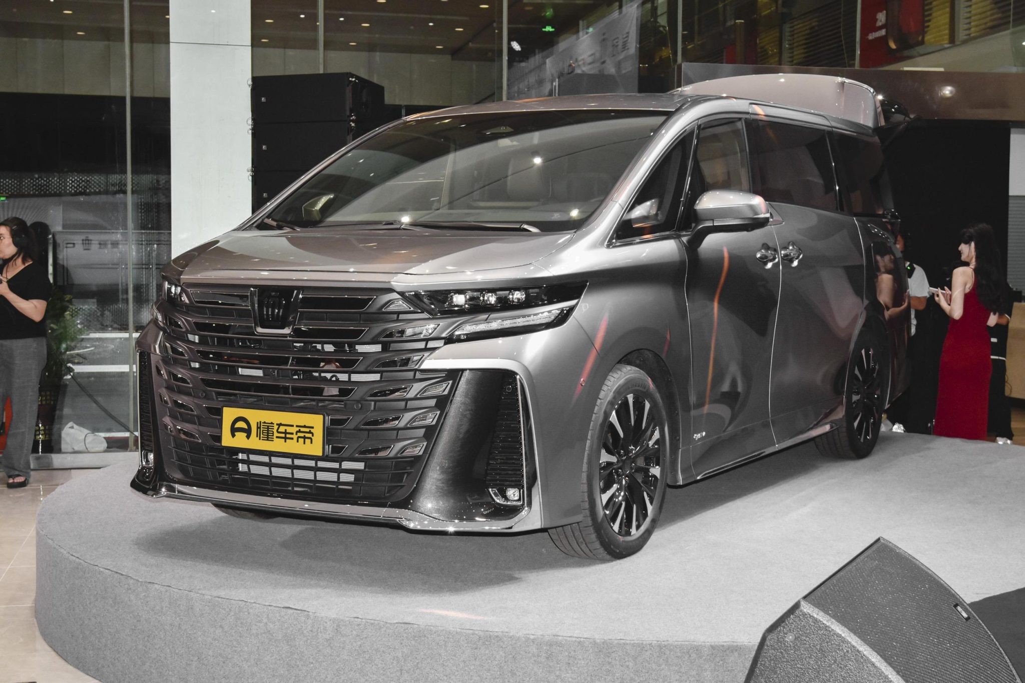 ภาพคันจริง TOYOTA CROWN Vellfire 2024 เปิดราคาในจีน เริ่ม 4.35 ล้านบาท ...