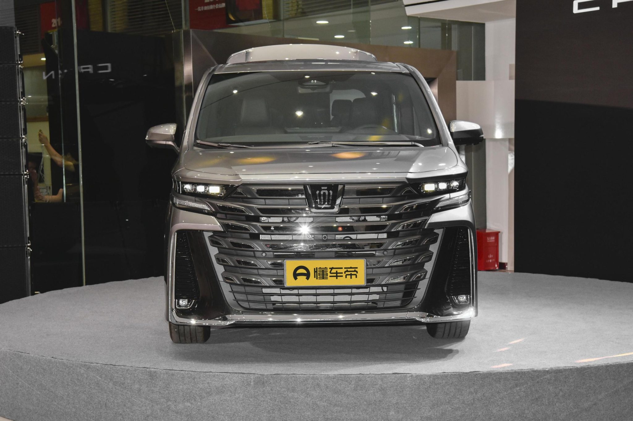 ภาพคันจริง TOYOTA CROWN Vellfire 2024 เปิดราคาในจีน เริ่ม 4.35 ล้านบาท ...
