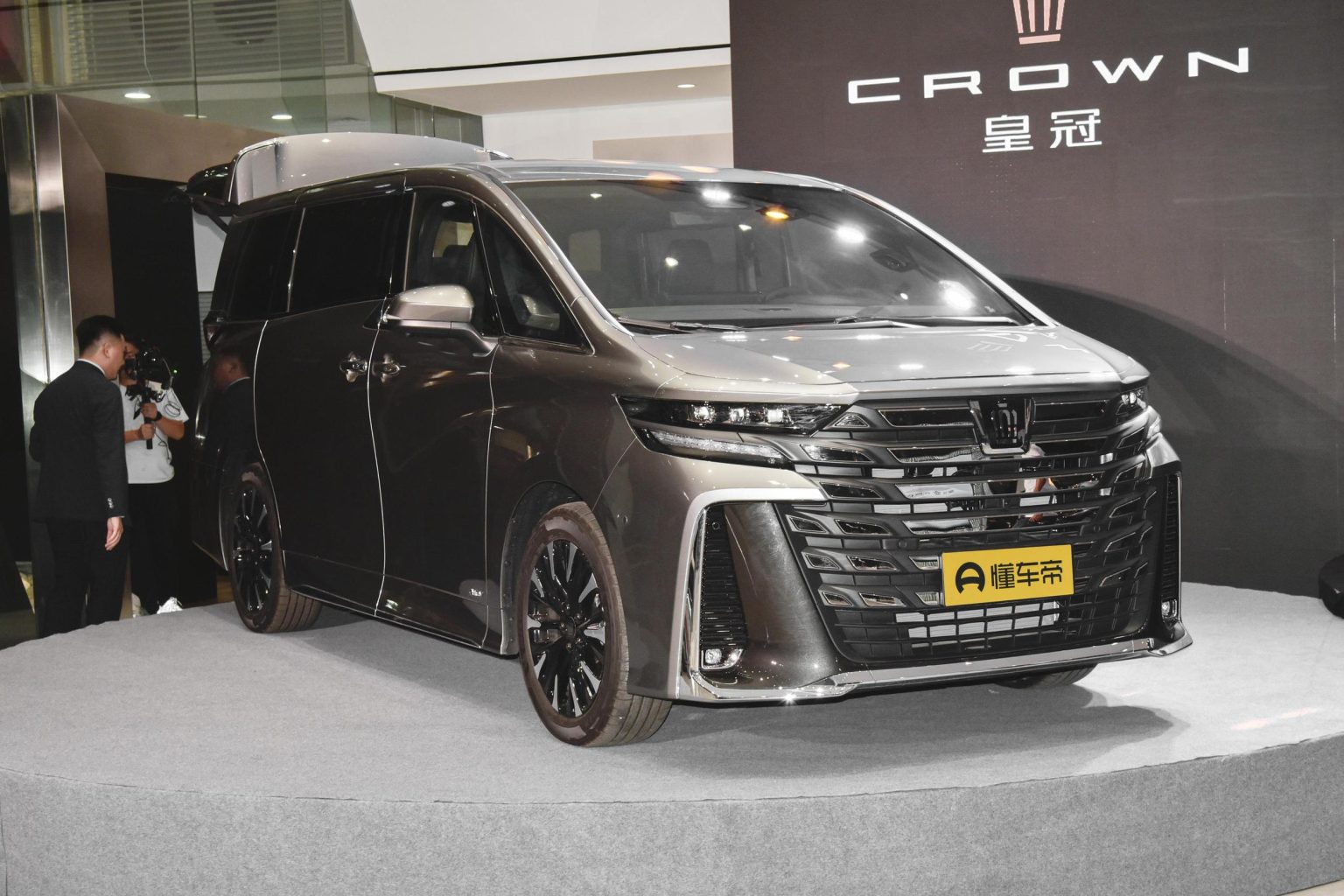 ภาพคันจริง TOYOTA CROWN Vellfire 2024 เปิดราคาในจีน เริ่ม 4.35 ล้านบาท ...