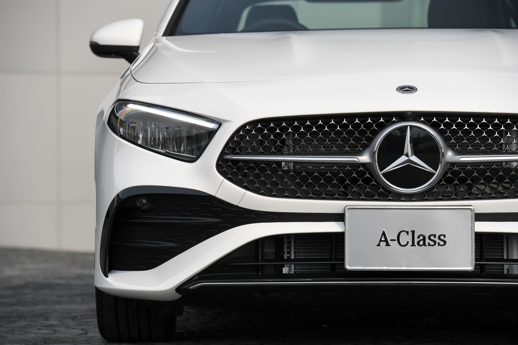เปิดขายไทย 2,320,000 บาท Mercedes-benz A-Class A 200 AMG Dynamic ปรับ ...