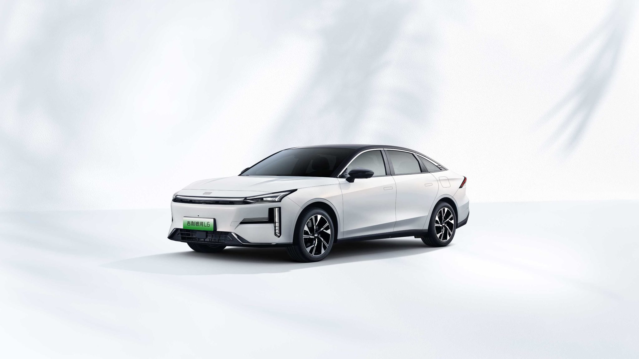 ราคาพิเศษในจีน 373,000 - 499,000 บาท Geely Galaxy L6 EM-i ปลั๊กอิน ...