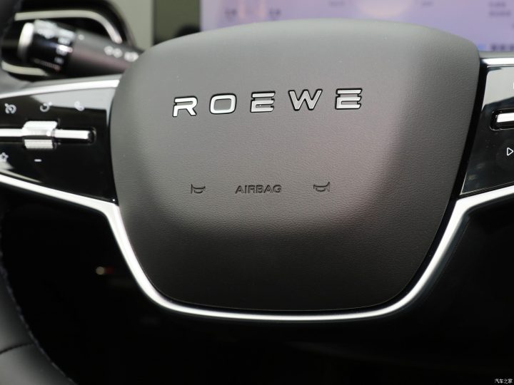 ราคาใหม่ 475,000 - 571,000 บาท ในจีน Roewe D7 DMH ปลั๊กอินไฮบริด ระยะวิ่งไกลทำสถิติโลก 2,208 กม. ...