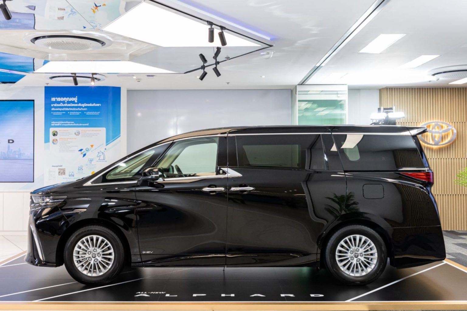 ราคาเพิ่ม 140,000 บาท Toyota Alphard / Vellfire (40 Series) ไฮบริด ใน ...