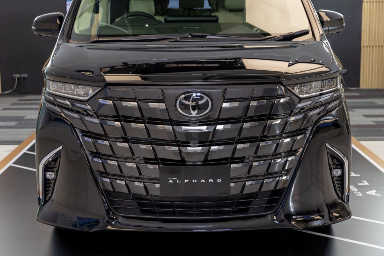 ราคาเพิ่ม 140,000 บาท Toyota Alphard / Vellfire (40 Series) ไฮบริด ใน ...