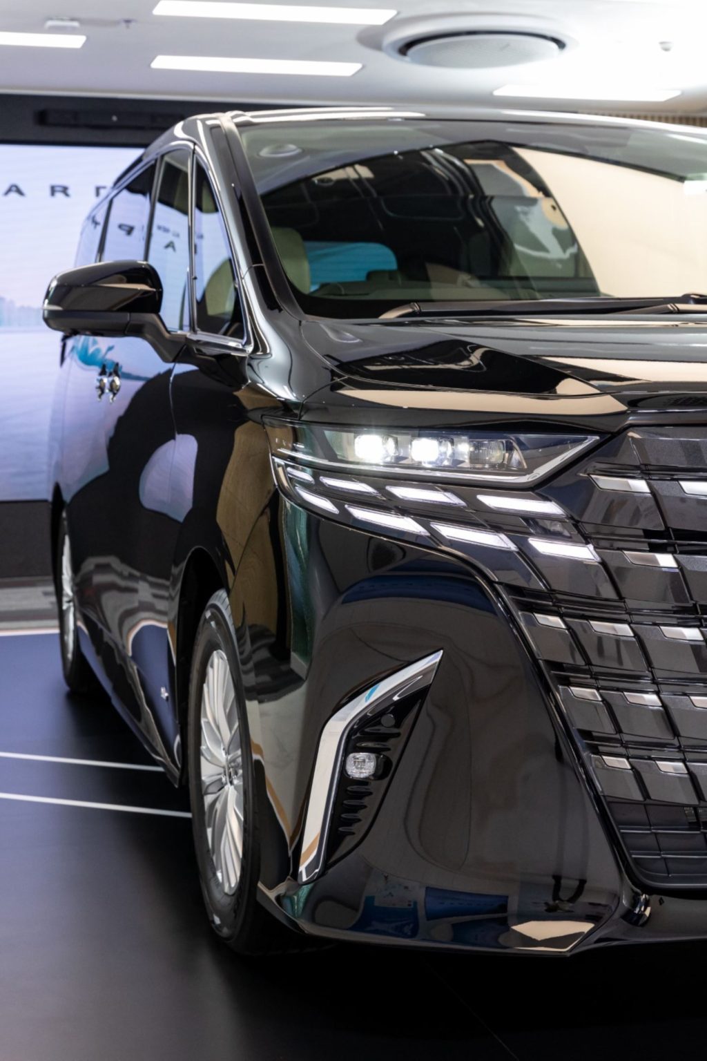 ราคาเพิ่ม 140,000 บาท Toyota Alphard / Vellfire (40 Series) ไฮบริด ใน ...